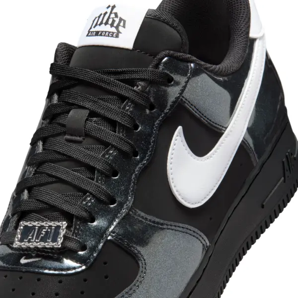 Nike Air Force 1 '07 Lv8 Sneakers - Black