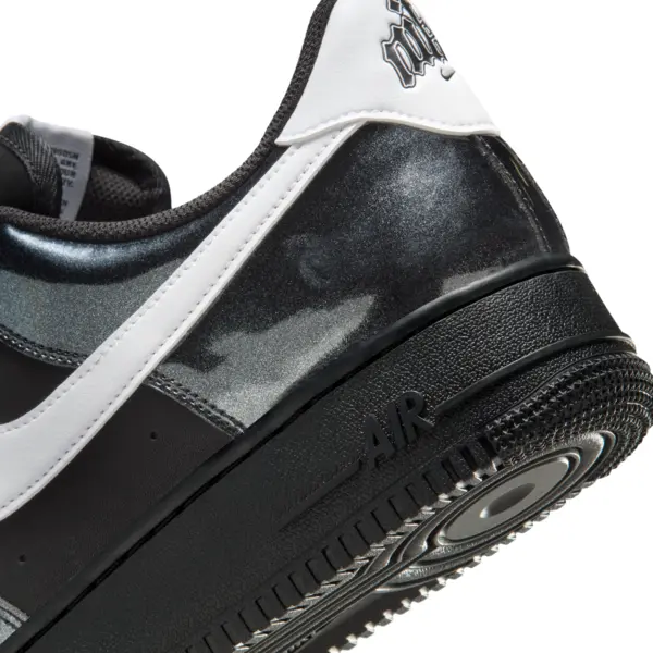 Nike Air Force 1 '07 Lv8 Sneakers - Black