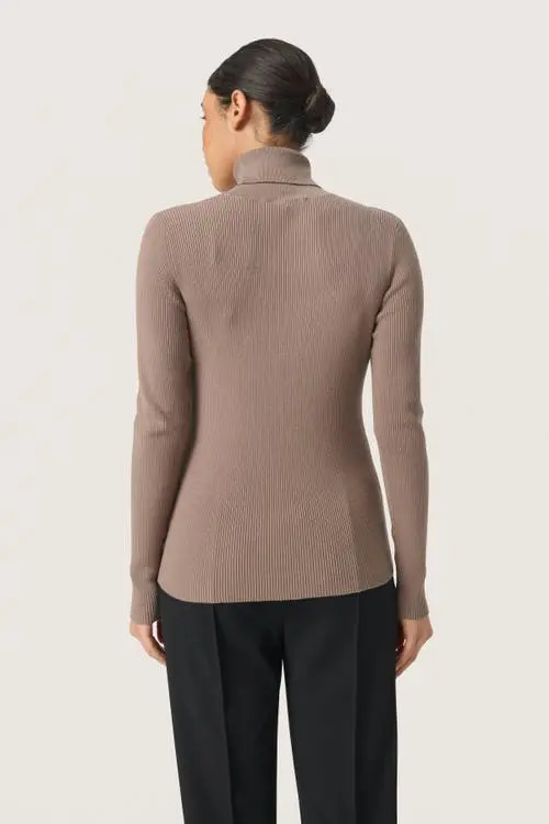 SOAKED IN LUXURY Slim-fit Rollneck Pullover - Walnut