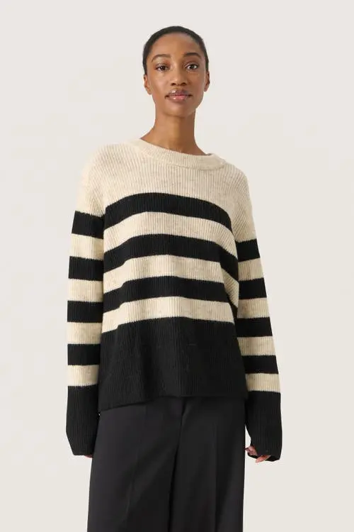 SOAKED IN LUXURY Slselta Knitted Striped Pullover - Sandshell W Black Stripe