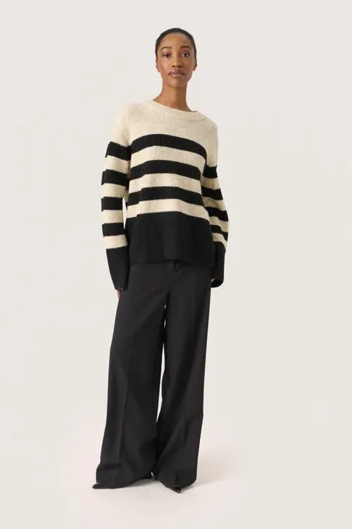 SOAKED IN LUXURY Slselta Knitted Striped Pullover - Sandshell W Black Stripe