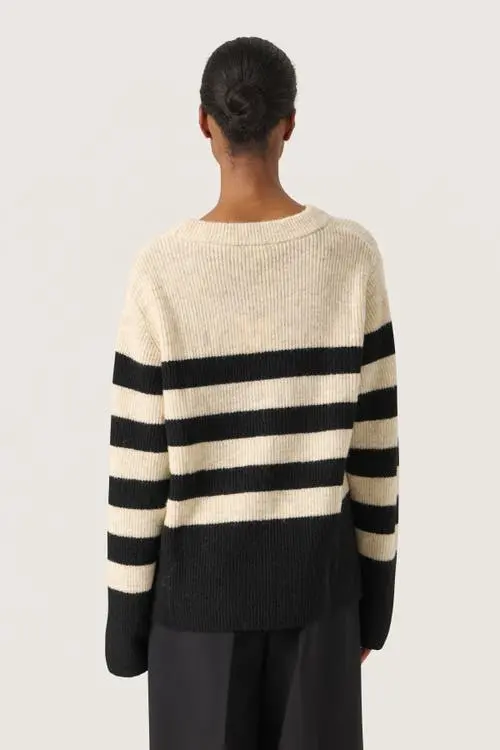 SOAKED IN LUXURY Slselta Knitted Striped Pullover - Sandshell W Black Stripe