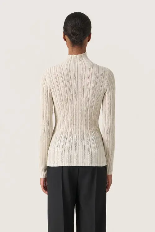 SOAKED IN LUXURY Sllaisa Metallic Turtleneck Pullover - Silver