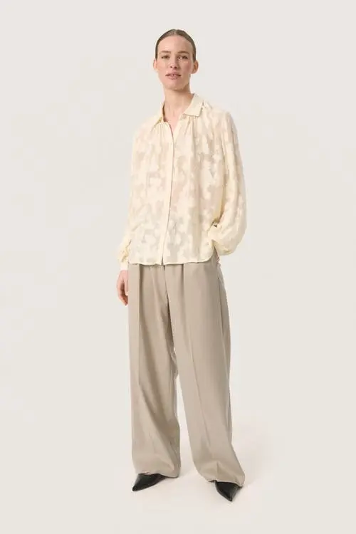 SOAKED IN LUXURY Slfelisia Loose Fit Long Sleeve Shirt
