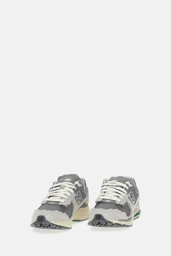 NEW BALANCE Protected M2002 Sneakers - Grey