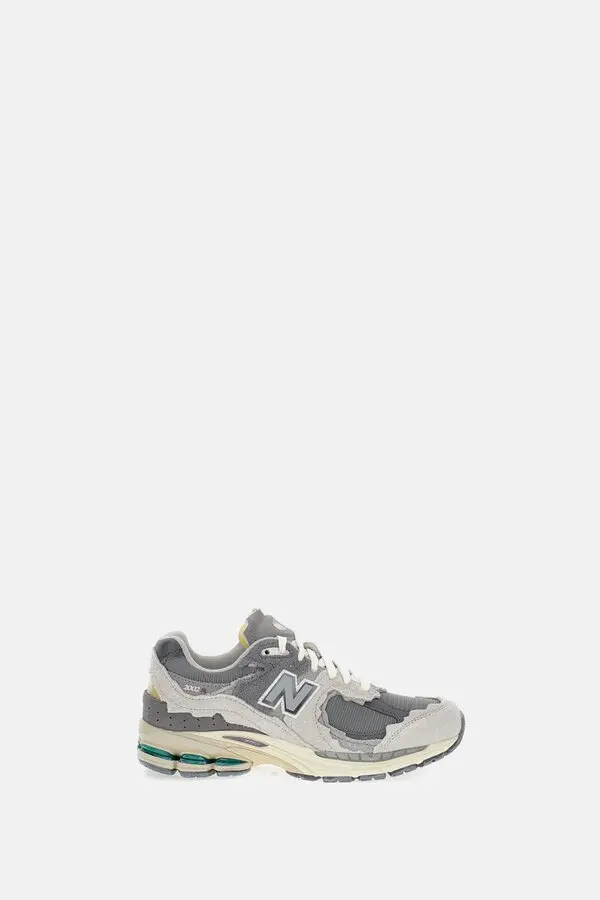 NEW BALANCE Protected M2002 Sneakers - Grey