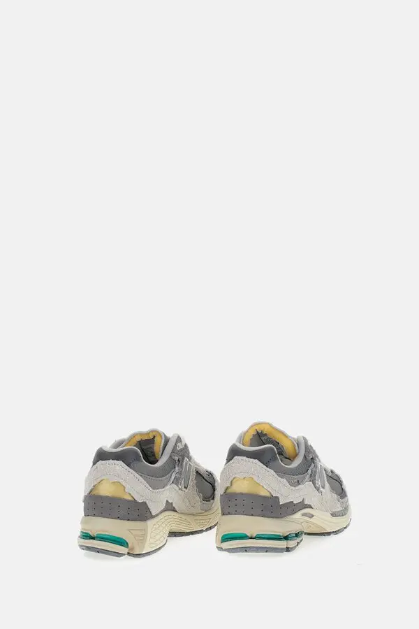 NEW BALANCE Protected M2002 Sneakers - Grey