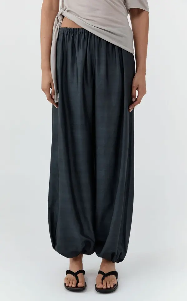 ST. AGNI Silk Balloon Leg Pants