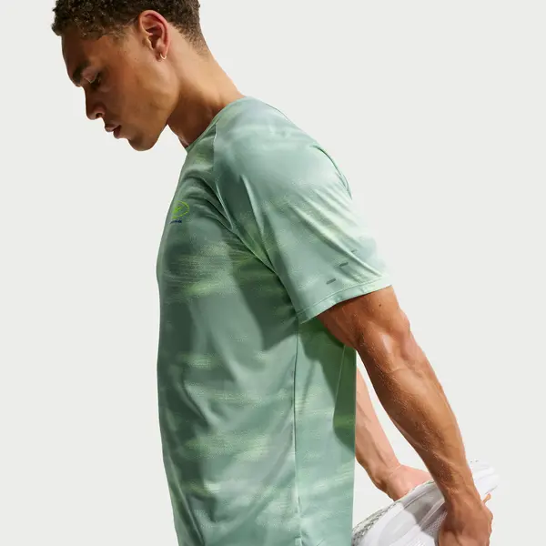 Nike Stride Dri-fit Adv Short-sleeve Running Top - Green