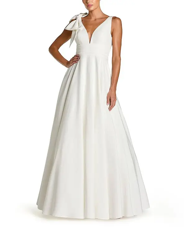 Mac Duggal Sleeveless Plunge Neck Ball Gown With Bow - White