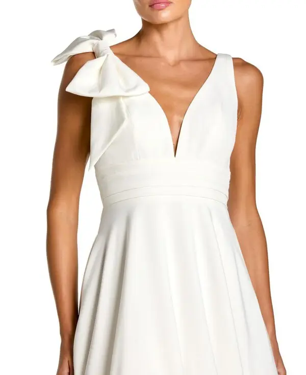 Mac Duggal Sleeveless Plunge Neck Ball Gown With Bow - White