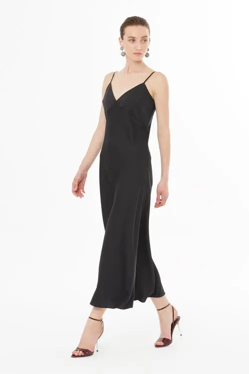 GIZIA Sleeveless Strappy V-neck Midi Dress
