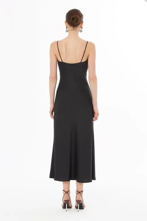 GIZIA Sleeveless Strappy V-neck Midi Dress