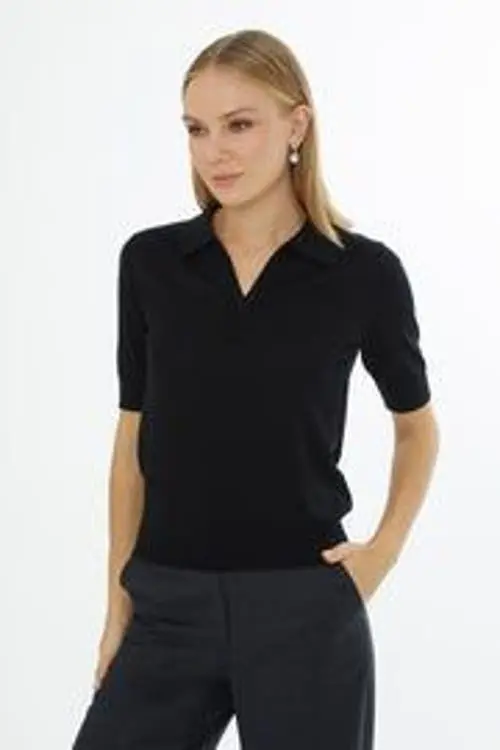 GIZIA Collared Knit Top