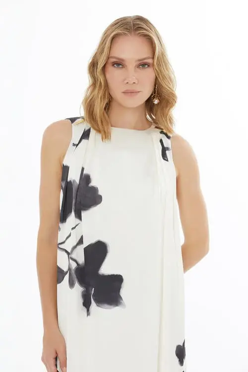 GIZIA Round Neck Long Sleeve Pleated Dress
