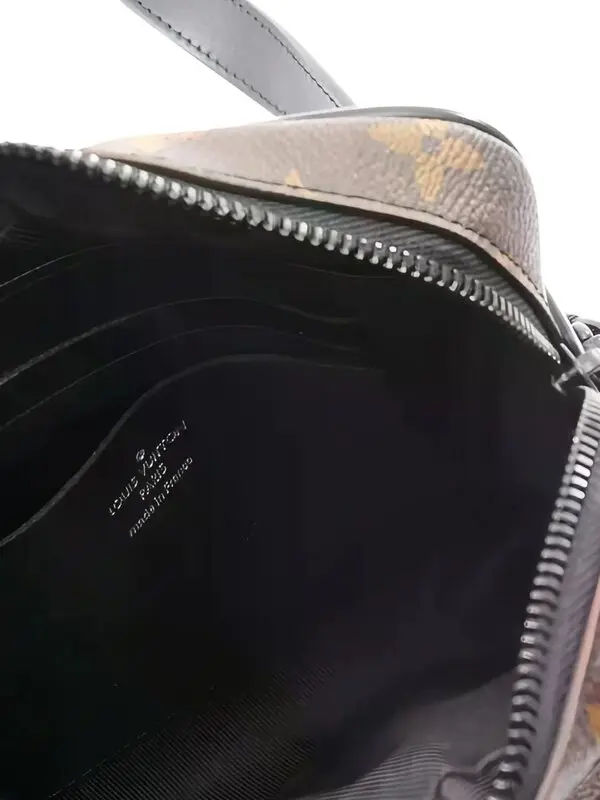 LOUIS VUITTON 2021 Christopher Wearable Monogram Messenger Bag