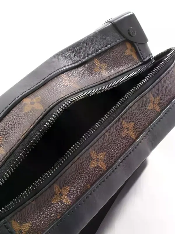 LOUIS VUITTON Monogram Pattern Shoulder Bag - Brown