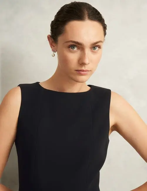 HOBBS LONDON Tailored Boat Neck Sleeveless Sheath Dress