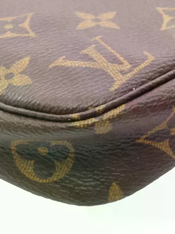 LOUIS VUITTON 2001 Monogram Pochette Accessoires