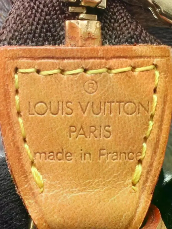 LOUIS VUITTON 2001 Monogram Pochette Accessoires