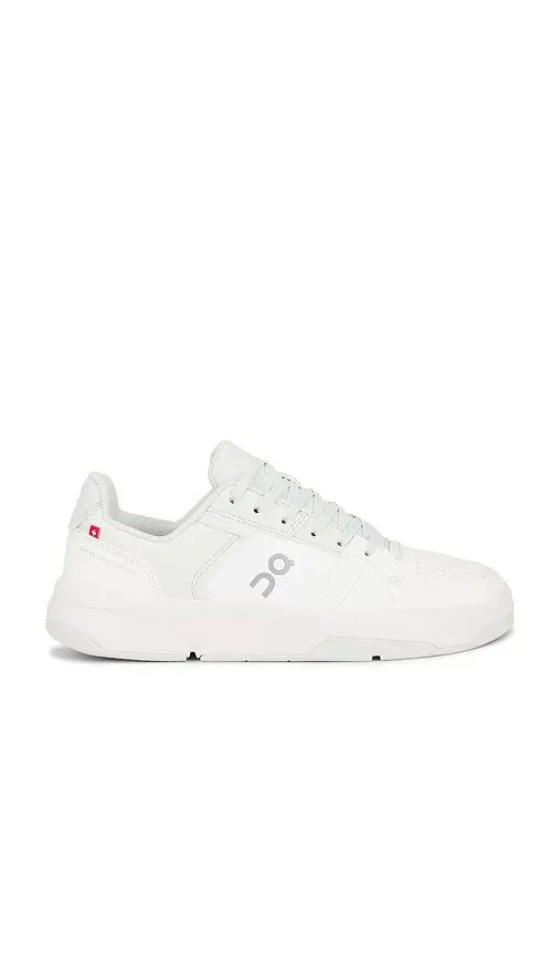 On The Roger Clubhouse Sneaker - White