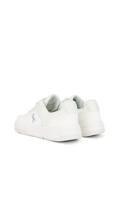 On The Roger Clubhouse Sneaker - White