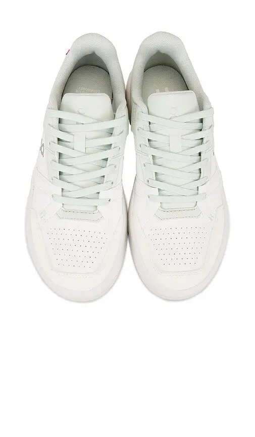 On The Roger Clubhouse Sneaker - White