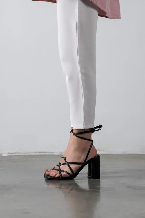ALTA Gianna Sandals - Black