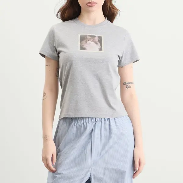 FRUITY BOOTY Cat Graphic T-shirt