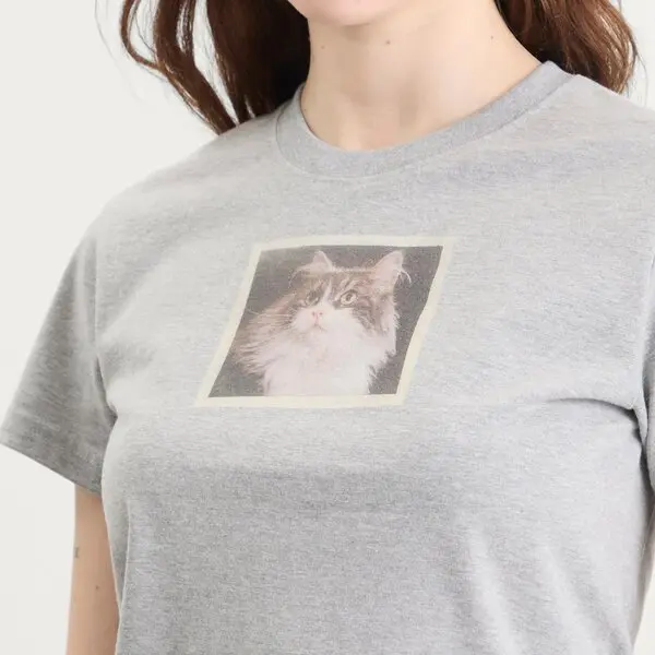 FRUITY BOOTY Cat Graphic T-shirt