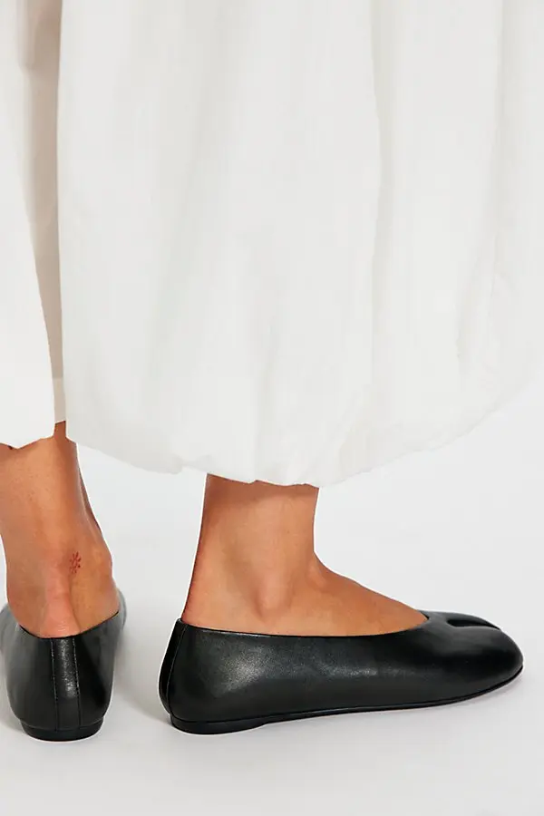 Jeffrey Campbell Pit Lane Tabi Flats - Black
