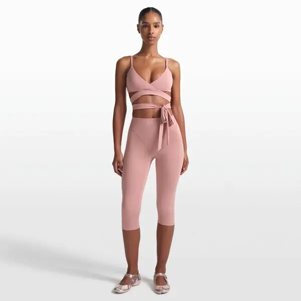 SKIMS 17" V Line Crop Legging | Deep Neutral | | Nike Matte - Himalayan