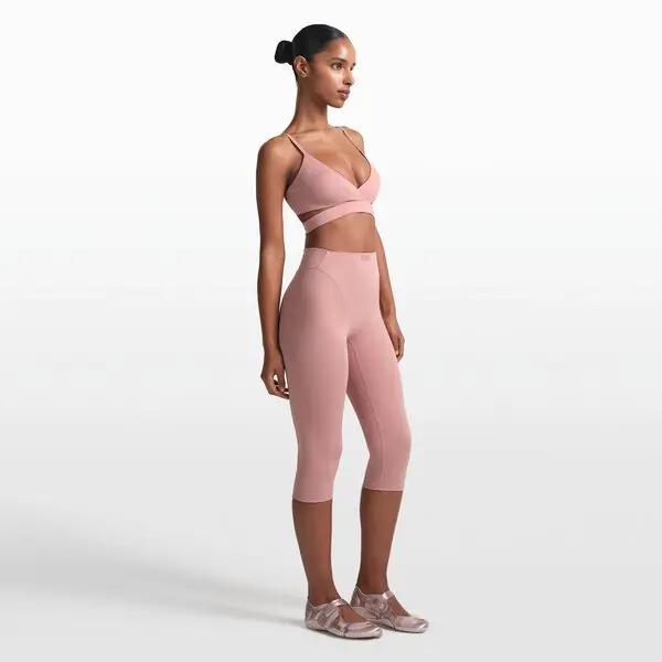 SKIMS 17" V Line Crop Legging | Deep Neutral | | Nike Matte - Himalayan