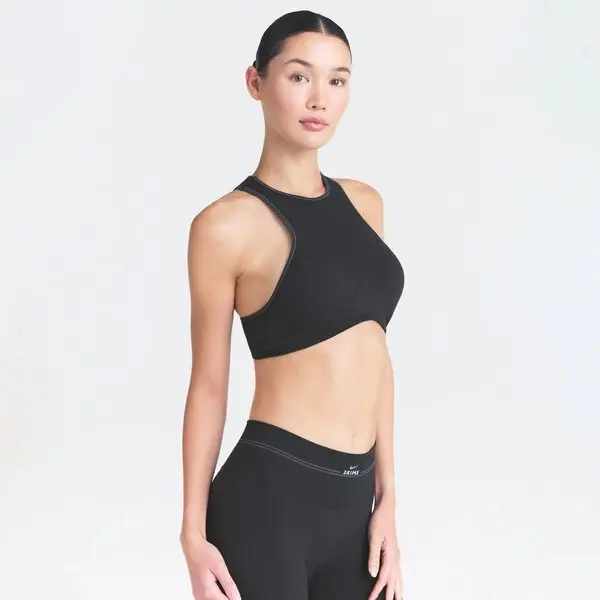 SKIMS Racer Front Bra | Black | | Nike Ribbed Seamless - Obsidian