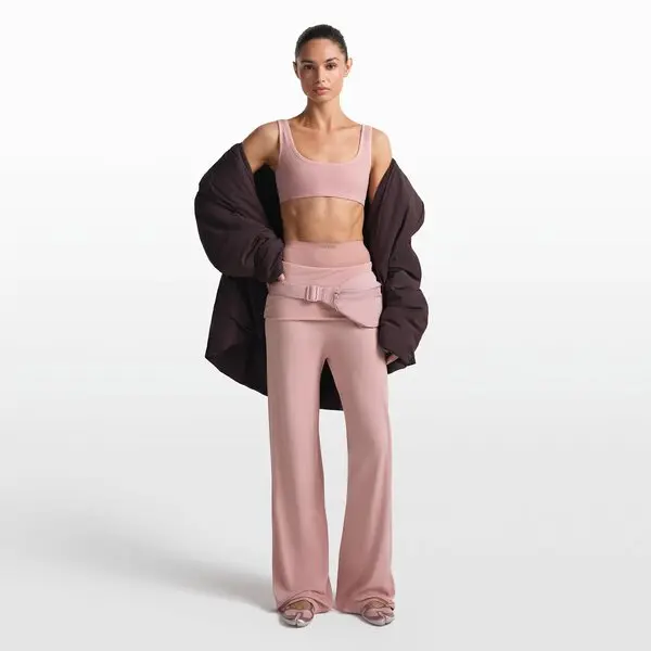 SKIMS Micro Scoop Bra Himalayan | Pink | | Nike Ribbed Seamless - Himalayan/ecru