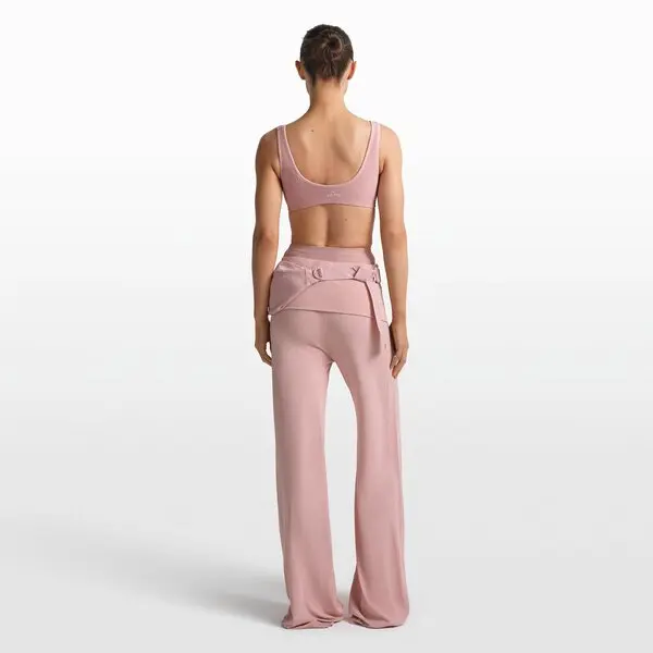 SKIMS Micro Scoop Bra Himalayan | Pink | | Nike Ribbed Seamless - Himalayan/ecru