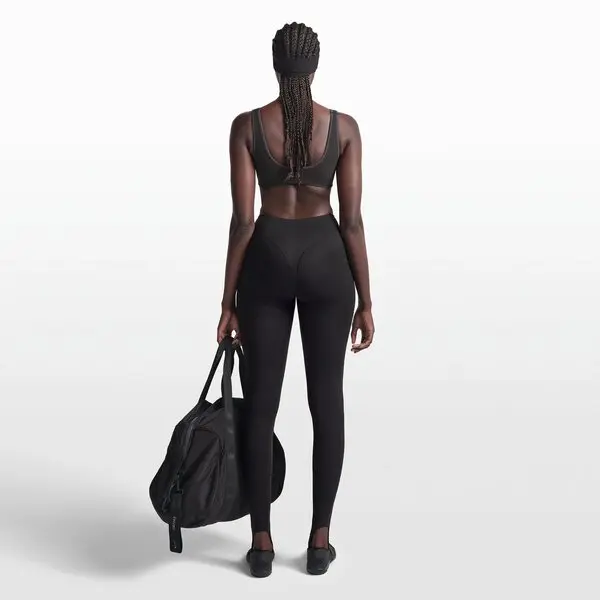 SKIMS Micro Scoop Bra | Black | | Nike Ribbed Seamless