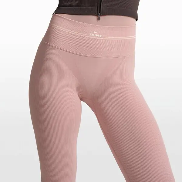 SKIMS 26" Legging Himalayan | Pink | | Nike Ribbed Seamless