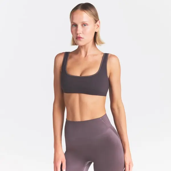 SKIMS Micro Scoop Bra | Deep Neutral | | Nike Ribbed Seamless - Phoenix