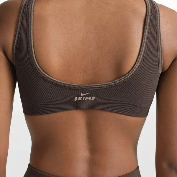 SKIMS Micro Scoop Bra Phoenix | Deep Neutral | | Nike Ribbed Seamless - Phoenix/truffle