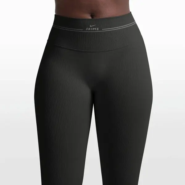 SKIMS Nike Ribbed Seamless 26 Inch Legging Obsidian - Obsidian/armor