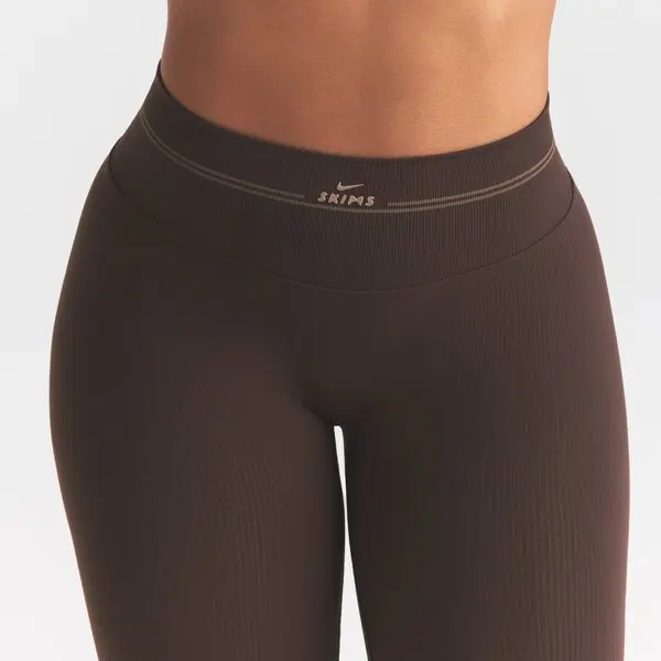 SKIMS 26" Legging | Deep Neutral | | Nike Ribbed Seamless - Phoenix