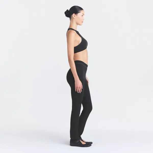 SKIMS 34" Straight Legging | Black | | Nike Ribbed Seamless