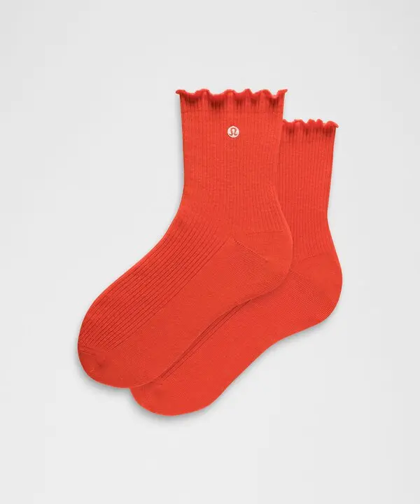 Lululemon Lettuce Edge Quarter Socks - Cherry Ember/coconut Ivory