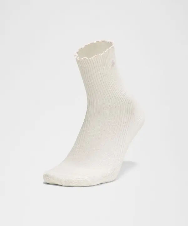 Lululemon Lettuce Edge Quarter Socks - Coconut Ivory/porcelain Pink