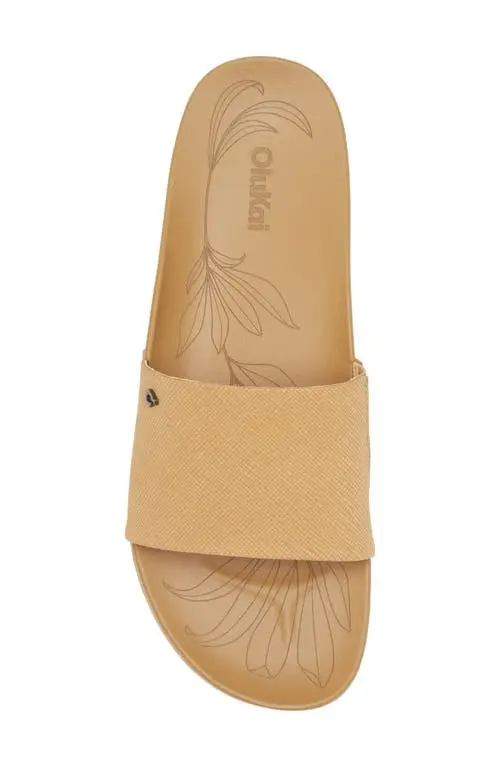 Olukai Kipea'a Pono Slide Sandal - Sahara/crosshatch