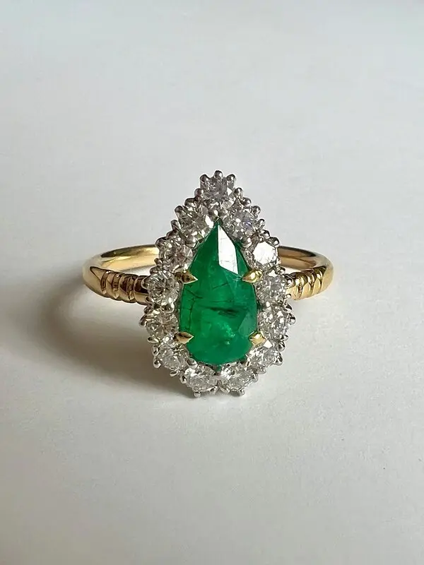 23CARAT Pear-cut Emerald And Diamond Ring - One-color