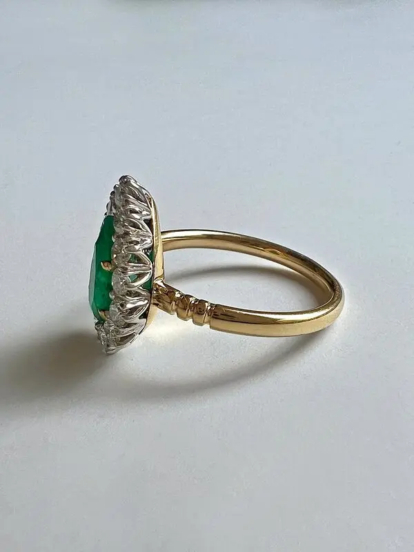 23CARAT Pear-cut Emerald And Diamond Ring