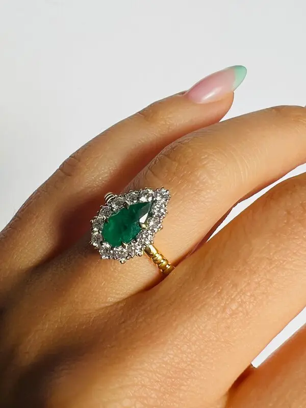23CARAT Pear-cut Emerald And Diamond Ring