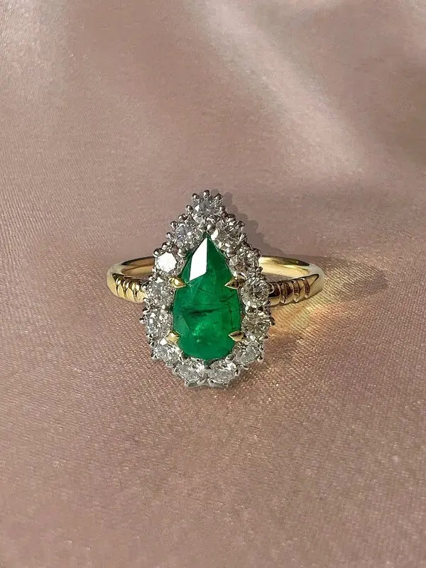 23CARAT Pear-cut Emerald And Diamond Ring